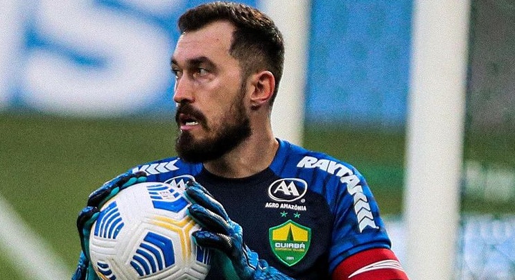 Walter faz defesa monumental pelo Cuiabá e lance gira o país; vídeo